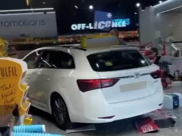 Driver crashes into McBride’s Maxol Service Station Spar store | News ...