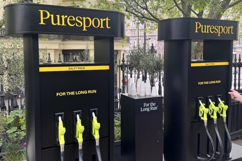 ‘Petrol pumps’ offer refreshment to thirsty London Marathon runners ...