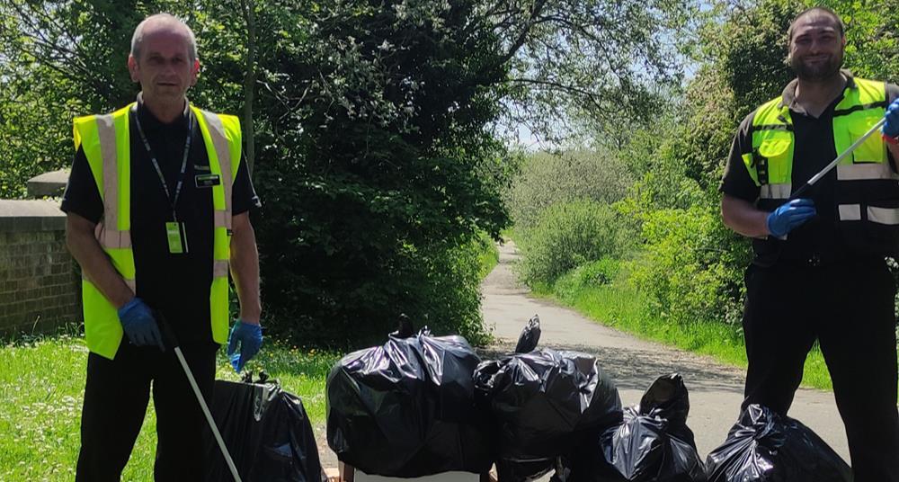 Welcome Break team members take part in Keep Britain Tidy litter ...
