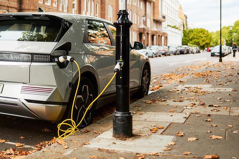 Shell to rebrand 10,000 EV chargers operated by Ubitricity as Shell ...